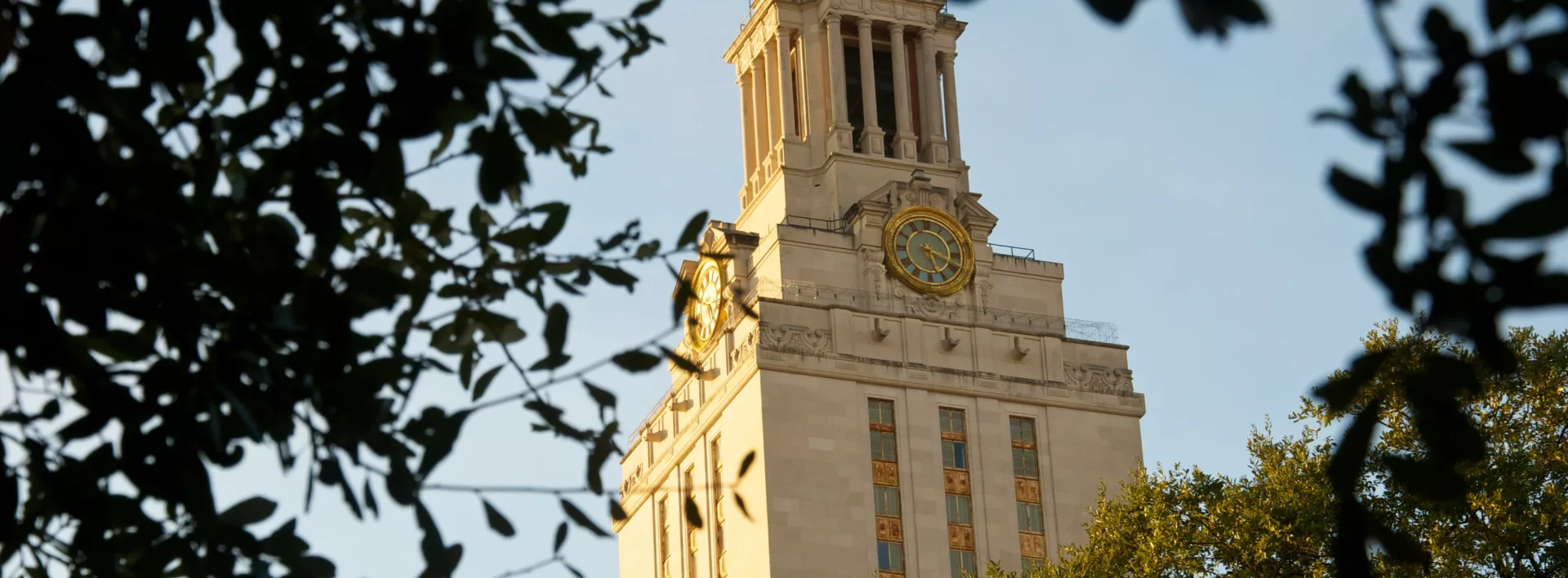 UT Austin bus stop | RedCoach